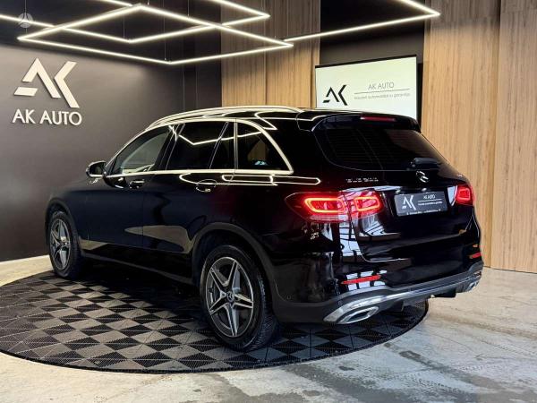 Black Mercedes-Benz GLC 200 2020 in Kaunas, with an engine capacity of 1.99 L and mileage of 99 thousand km for 32990 €, photo 8 on AUTOMOTO.COM.LV