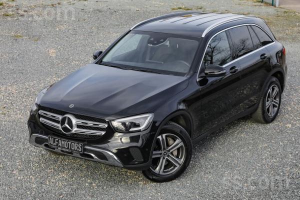 Black Mercedes-Benz GLC 200 2020 in Riga, with an engine capacity of 2.00 L and mileage of 85 thousand km for 32990 €, photo 5 on AUTOMOTO.COM.LV