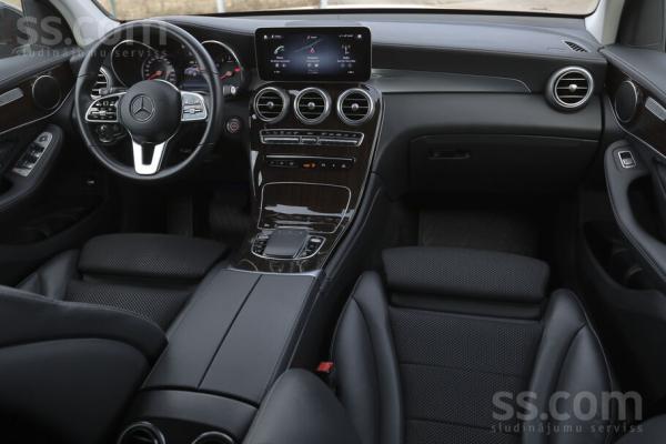 Black Mercedes-Benz GLC 200 2020 in Riga, with an engine capacity of 2.00 L and mileage of 85 thousand km for 32990 €, photo 6 on AUTOMOTO.COM.LV
