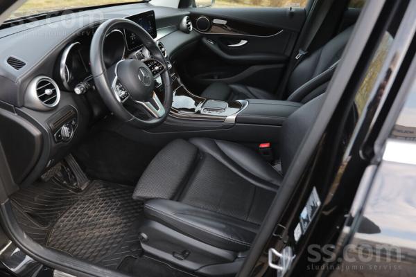 Black Mercedes-Benz GLC 200 2020 in Riga, with an engine capacity of 2.00 L and mileage of 85 thousand km for 32990 €, photo 7 on AUTOMOTO.COM.LV