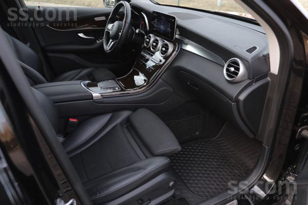 Black Mercedes-Benz GLC 200 2020 in Riga, with an engine capacity of 2.00 L and mileage of 85 thousand km for 32990 €, photo 8 on AUTOMOTO.COM.LV