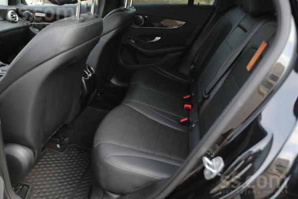 Black Mercedes-Benz GLC 200 2020 in Riga, with an engine capacity of 2.00 L and mileage of 85 thousand km for 32990 €, photo 9 on AUTOMOTO.COM.LV