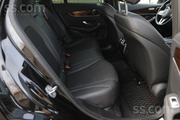 Black Mercedes-Benz GLC 200 2020 in Riga, with an engine capacity of 2.00 L and mileage of 85 thousand km for 32990 €, photo 10 on AUTOMOTO.COM.LV