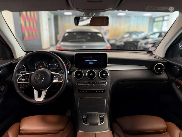 Melns Mercedes-Benz GLC 200 2020 Klaipėda, ar dzinēja tilpumu 1.99 L un nobraukumu 218 tūkst. km par 26900 €, foto 5 vietnē AUTOMOTO.COM.LV