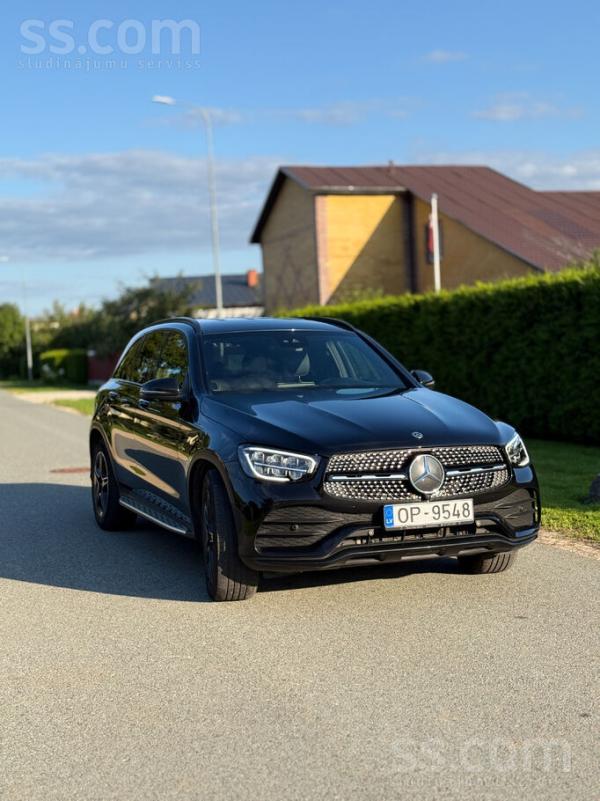 Melns Mercedes-Benz GLC 200 2021 Rīga, ar dzinēja tilpumu 2.00 L un nobraukumu 107 tūkst. km par 36500 €, foto 1 vietnē AUTOMOTO.COM.LV