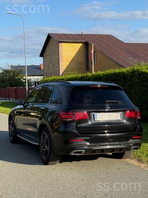 Melns Mercedes-Benz GLC 200 2021 Rīga, ar dzinēja tilpumu 2.00 L un nobraukumu 107 tūkst. km par 36500 €, foto 5 vietnē AUTOMOTO.COM.LV