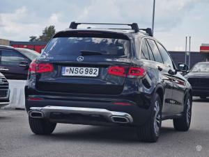 Black Mercedes-Benz GLC 200 2021 in Vilnius, with an engine capacity of 1.99 L and mileage of 78 thousand km for 34000 €, photo 4 on AUTOMOTO.COM.LV