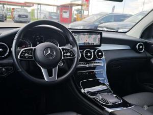 Black Mercedes-Benz GLC 200 2021 in Vilnius, with an engine capacity of 1.99 L and mileage of 78 thousand km for 34000 €, photo 5 on AUTOMOTO.COM.LV