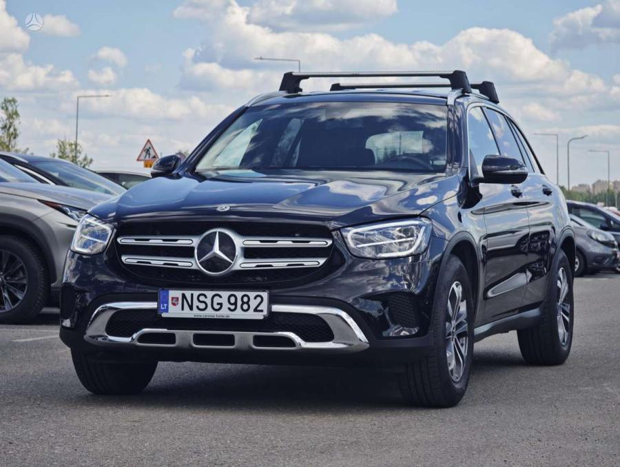 Black Mercedes-Benz GLC 200 2021 in Vilnius, with an engine capacity of 1.99 L and mileage of 78 thousand km for 34000 €, photo 6 on AUTOMOTO.COM.LV