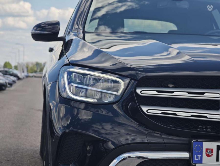 Black Mercedes-Benz GLC 200 2021 in Vilnius, with an engine capacity of 1.99 L and mileage of 78 thousand km for 34000 €, photo 7 on AUTOMOTO.COM.LV
