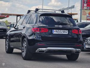 Black Mercedes-Benz GLC 200 2021 in Vilnius, with an engine capacity of 1.99 L and mileage of 78 thousand km for 34000 €, photo 8 on AUTOMOTO.COM.LV