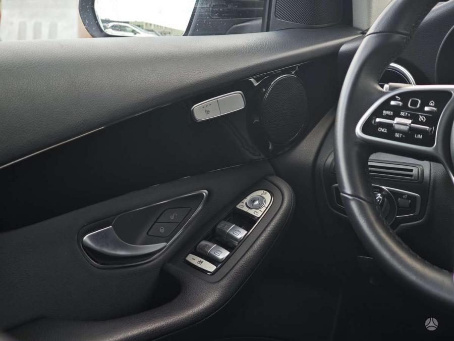 Black Mercedes-Benz GLC 200 2021 in Vilnius, with an engine capacity of 1.99 L and mileage of 78 thousand km for 34000 €, photo 18 on AUTOMOTO.COM.LV