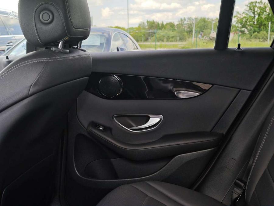 Black Mercedes-Benz GLC 200 2021 in Vilnius, with an engine capacity of 1.99 L and mileage of 78 thousand km for 34000 €, photo 21 on AUTOMOTO.COM.LV