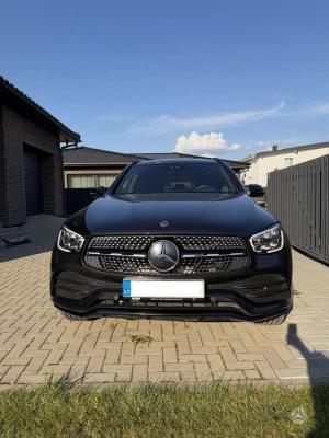 Melns Mercedes-Benz GLC 200 2022 Viļņa, ar dzinēja tilpumu 1.99 L un nobraukumu 57 tūkst. km par 36400 €, foto 5 vietnē AUTOMOTO.COM.LV