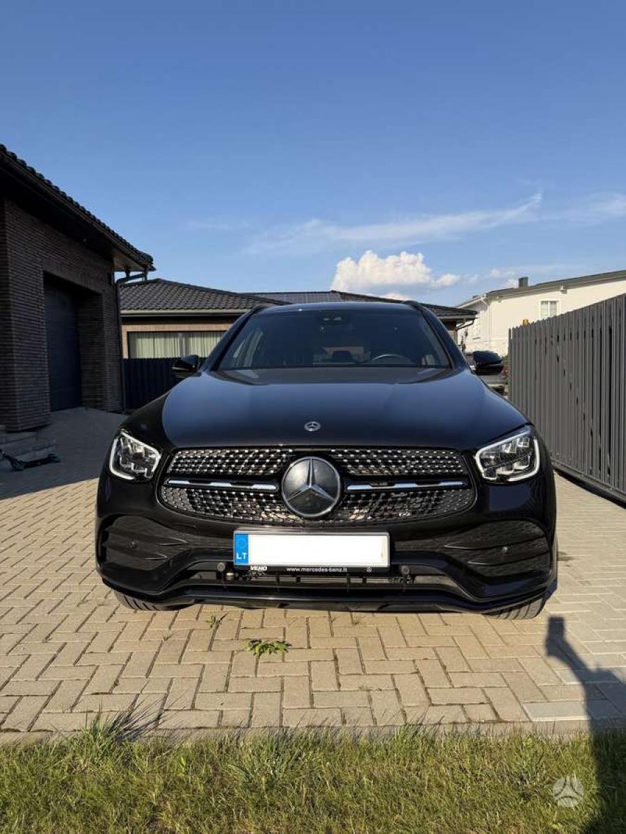 Melns Mercedes-Benz GLC 200 2022 Viļņa, ar dzinēja tilpumu 1.99 L un nobraukumu 57 tūkst. km par 36400 €, foto 5 vietnē AUTOMOTO.COM.LV