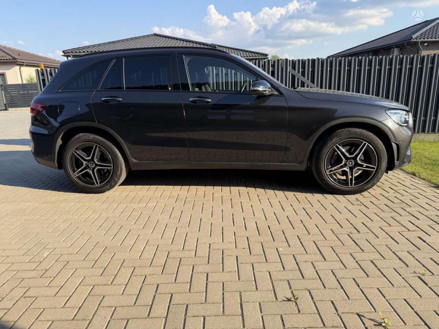 Melns Mercedes-Benz GLC 200 2022 Viļņa, ar dzinēja tilpumu 1.99 L un nobraukumu 57 tūkst. km par 36400 €, foto 7 vietnē AUTOMOTO.COM.LV