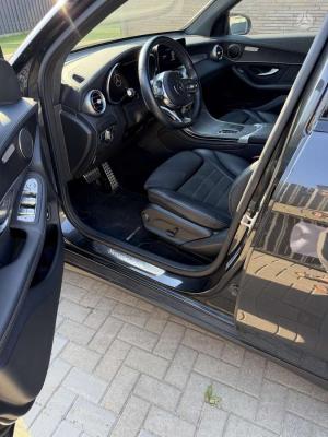 Melns Mercedes-Benz GLC 200 2022 Viļņa, ar dzinēja tilpumu 1.99 L un nobraukumu 57 tūkst. km par 36400 €, foto 14 vietnē AUTOMOTO.COM.LV
