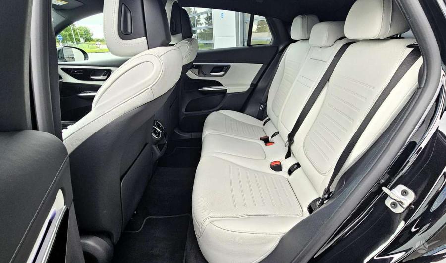 Melns Mercedes-Benz GLC 200 2023 Klaipėda, ar dzinēja tilpumu 2.00 L un nobraukumu 39 tūkst. km par 55000 €, foto 21 vietnē AUTOMOTO.COM.LV