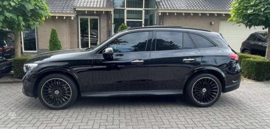 Black Mercedes-Benz GLC 200 2025 in Kaunas, with an engine capacity of 1.99 L and mileage of 30 thousand km for 42990 €, photo 6 on AUTOMOTO.COM.LV