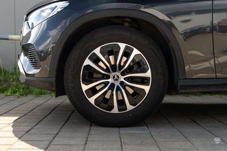 Melns Mercedes-Benz GLC 200 2025 Viļņa, ar dzinēja tilpumu 2.00 L un nobraukumu 31 tūkst. km par 49350 €, foto 5 vietnē AUTOMOTO.COM.LV