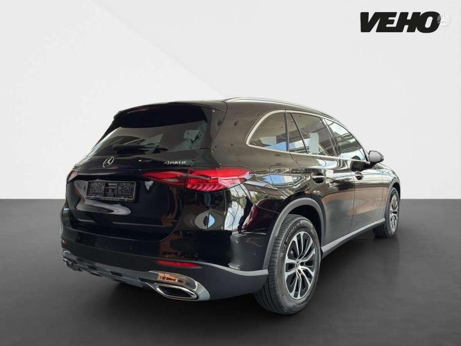 Black Mercedes-Benz GLC 200 2026 in Vilnius, with an engine capacity of 1.99 L and mileage of 0 thousand km for 55230 €, photo 4 on AUTOMOTO.COM.LV