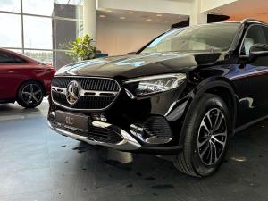 Black Mercedes-Benz GLC 200 2026 in Vilnius, with an engine capacity of 1.99 L and mileage of 0 thousand km for 55230 €, photo 8 on AUTOMOTO.COM.LV