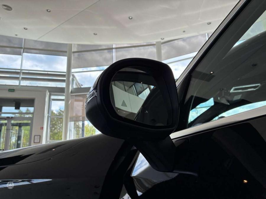 Black Mercedes-Benz GLC 200 2026 in Vilnius, with an engine capacity of 1.99 L and mileage of 0 thousand km for 55230 €, photo 11 on AUTOMOTO.COM.LV