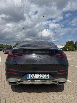Melns Mercedes-Benz GLC 200 2024 Rīga, ar dzinēja tilpumu 2.00 L un nobraukumu 13 tūkst. km par 55000 €, foto 3 vietnē AUTOMOTO.COM.LV