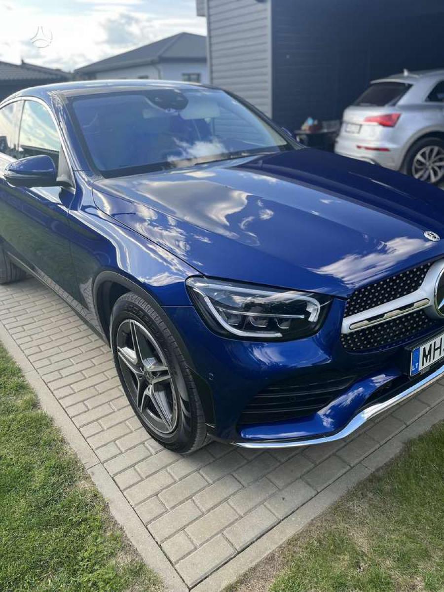 Blue Mercedes-Benz GLC 200 2019 in Vilnius, with an engine capacity of 1.99 L and mileage of 68 thousand km for 33500 €, photo 3 on AUTOMOTO.COM.LV