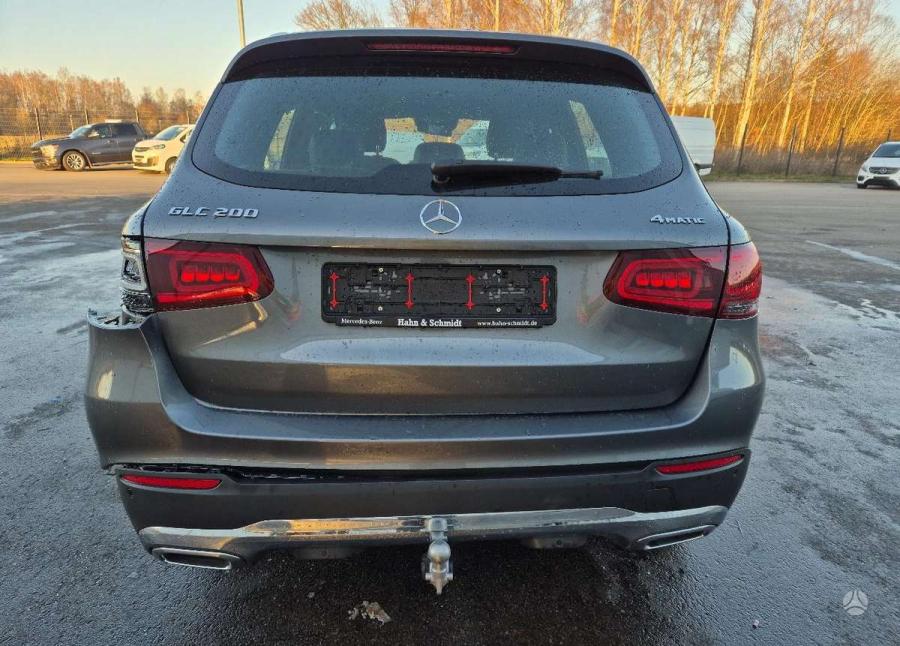Pelēks Mercedes-Benz GLC 200 2020 Klaipėda, ar dzinēja tilpumu 1.99 L un nobraukumu 38 tūkst. km par 13600 €, foto 13 vietnē AUTOMOTO.COM.LV