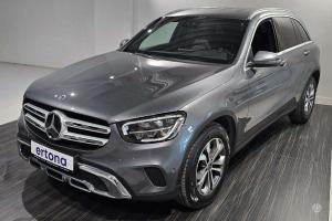 Grey Mercedes-Benz GLC 200 2020 in Siauliai, with an engine capacity of 1.99 L and mileage of 84 thousand km for 32900 €, photo 3 on AUTOMOTO.COM.LV