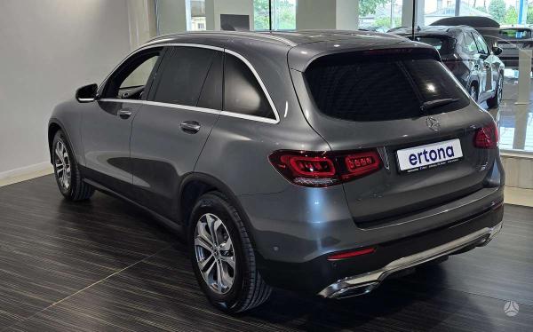 Grey Mercedes-Benz GLC 200 2020 in Siauliai, with an engine capacity of 1.99 L and mileage of 84 thousand km for 32900 €, photo 3 on AUTOMOTO.COM.LV