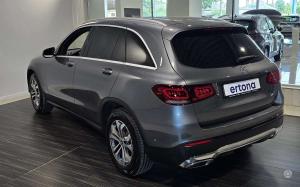 Grey Mercedes-Benz GLC 200 2020 in Siauliai, with an engine capacity of 1.99 L and mileage of 84 thousand km for 32900 €, photo 4 on AUTOMOTO.COM.LV