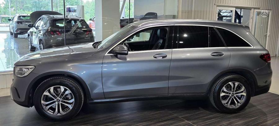 Grey Mercedes-Benz GLC 200 2020 in Siauliai, with an engine capacity of 1.99 L and mileage of 84 thousand km for 32900 €, photo 9 on AUTOMOTO.COM.LV