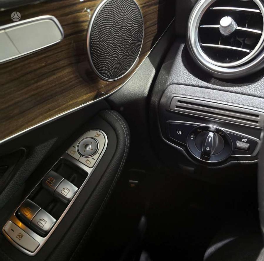 Grey Mercedes-Benz GLC 200 2020 in Siauliai, with an engine capacity of 1.99 L and mileage of 84 thousand km for 32900 €, photo 14 on AUTOMOTO.COM.LV