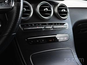 Pelēks Mercedes-Benz GLC 200 2020 Rīga, ar dzinēja tilpumu 2.00 L un nobraukumu 90 tūkst. km par 26900 €, foto 21 vietnē AUTOMOTO.COM.LV