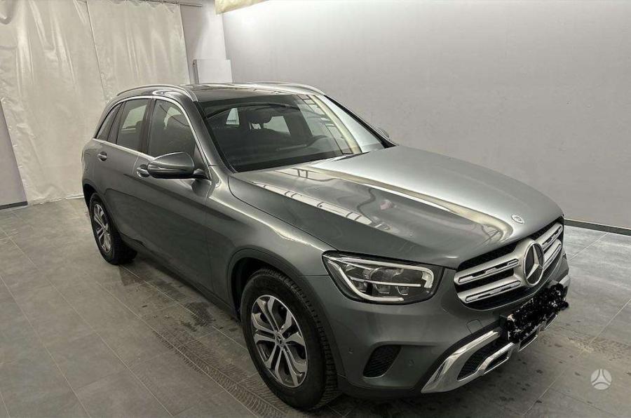 Pelēks Mercedes-Benz GLC 200 2022 Viļņa, ar dzinēja tilpumu 1.95 L un nobraukumu 104 tūkst. km par 25999 €, foto 4 vietnē AUTOMOTO.COM.LV