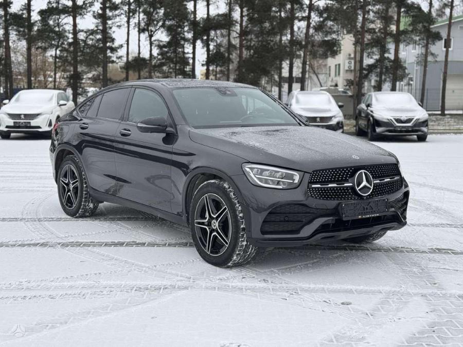 Grey Mercedes-Benz GLC 200 2022 in Siauliai, with an engine capacity of 1.95 L and mileage of 145 thousand km for 34000 €, photo 3 on AUTOMOTO.COM.LV