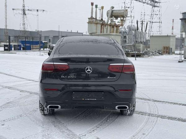 Grey Mercedes-Benz GLC 200 2022 in Siauliai, with an engine capacity of 1.95 L and mileage of 145 thousand km for 34000 €, photo 5 on AUTOMOTO.COM.LV