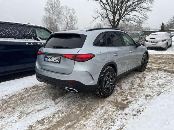 Pelēks Mercedes-Benz GLC 200 2023 Kauņa, ar dzinēja tilpumu 1.99 L un nobraukumu 73 tūkst. km par 32900 €, foto 3 vietnē AUTOMOTO.COM.LV
