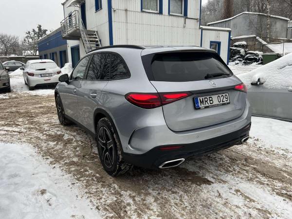 Pelēks Mercedes-Benz GLC 200 2023 Kauņa, ar dzinēja tilpumu 1.99 L un nobraukumu 73 tūkst. km par 32900 €, foto 4 vietnē AUTOMOTO.COM.LV