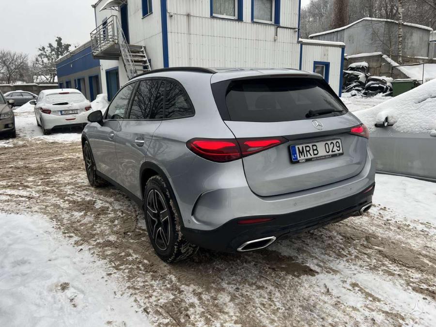 Pelēks Mercedes-Benz GLC 200 2023 Kauņa, ar dzinēja tilpumu 1.99 L un nobraukumu 73 tūkst. km par 32900 €, foto 4 vietnē AUTOMOTO.COM.LV