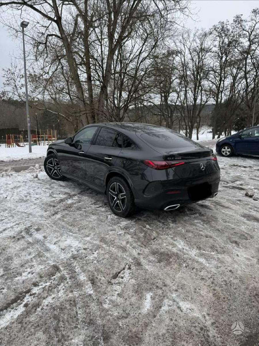 Pelēks Mercedes-Benz GLC 200 2025 Viļņa, ar dzinēja tilpumu 2.00 L un nobraukumu 14 tūkst. km par 64999 €, foto 1 vietnē AUTOMOTO.COM.LV