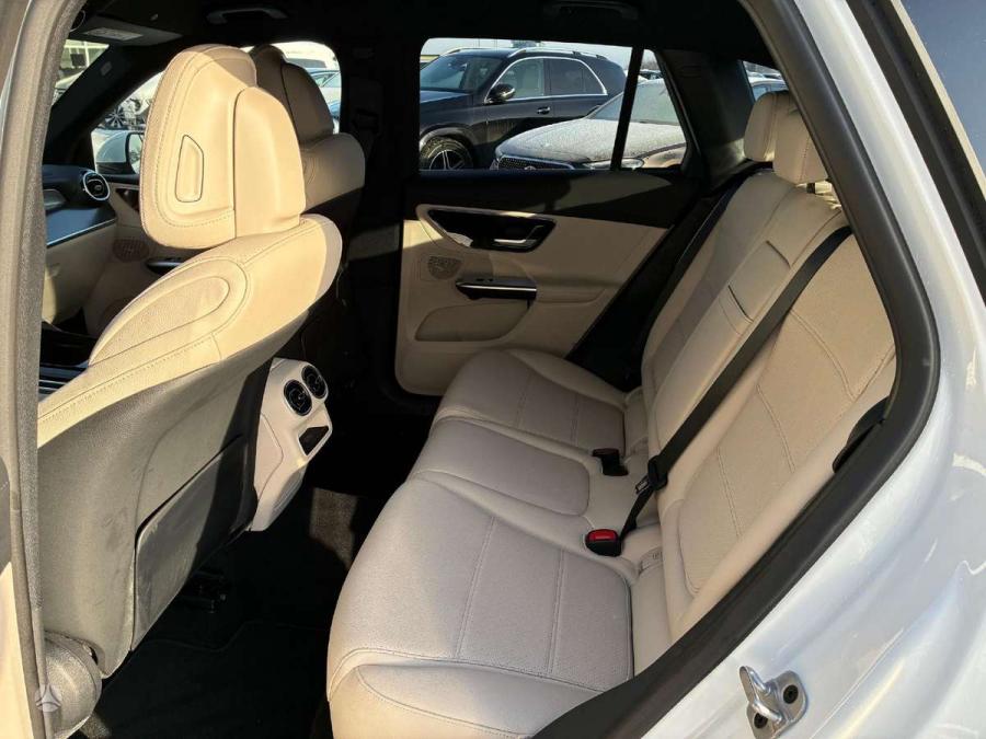 Balts Mercedes-Benz GLC 200 2025 Viļņa, ar dzinēja tilpumu 1.99 L un nobraukumu 10 tūkst. km par 54900 €, foto 16 vietnē AUTOMOTO.COM.LV