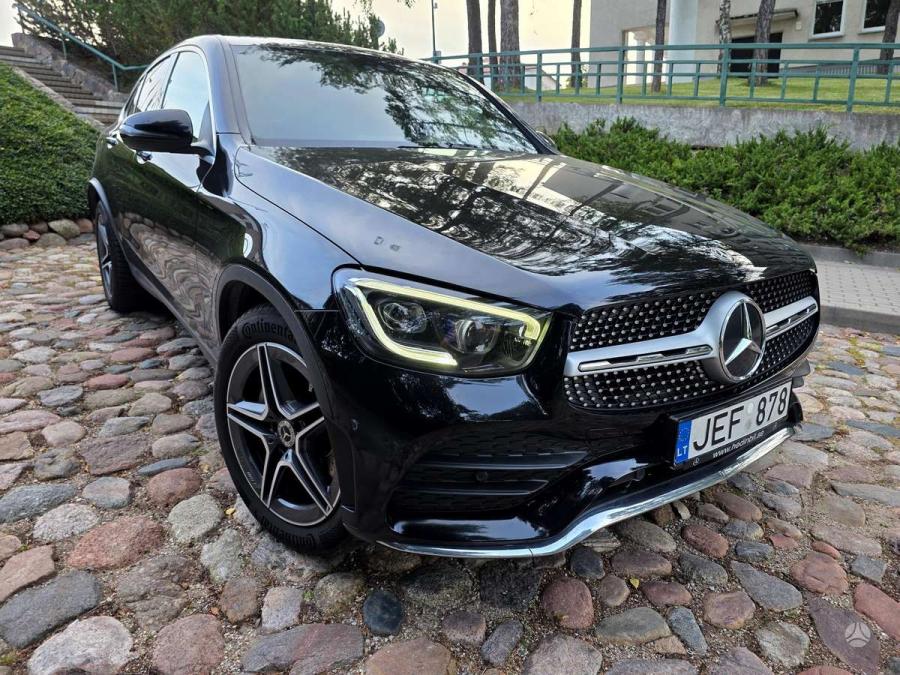 Black Mercedes-Benz GLC 220 2019 in Utena, with an engine capacity of 1.95 L and mileage of 159 thousand km for 28700 €, photo 3 on AUTOMOTO.COM.LV