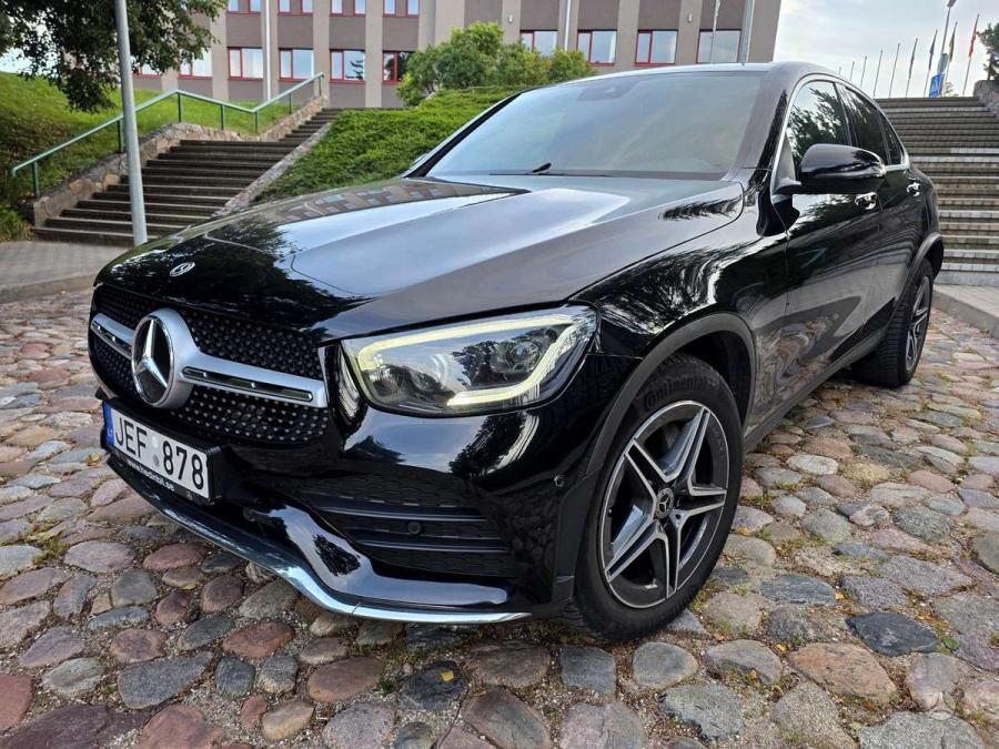 Black Mercedes-Benz GLC 220 2019 in Utena, with an engine capacity of 1.95 L and mileage of 159 thousand km for 28700 €, photo 4 on AUTOMOTO.COM.LV