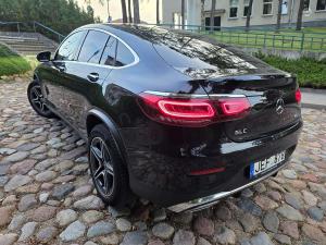 Black Mercedes-Benz GLC 220 2019 in Utena, with an engine capacity of 1.95 L and mileage of 159 thousand km for 28700 €, photo 5 on AUTOMOTO.COM.LV