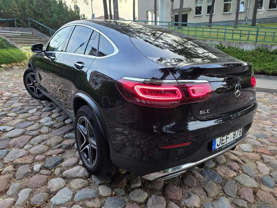 Black Mercedes-Benz GLC 220 2019 in Utena, with an engine capacity of 1.95 L and mileage of 159 thousand km for 28700 €, photo 5 on AUTOMOTO.COM.LV