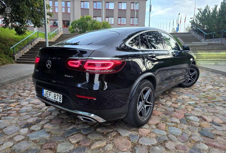 Black Mercedes-Benz GLC 220 2019 in Utena, with an engine capacity of 1.95 L and mileage of 159 thousand km for 28700 €, photo 6 on AUTOMOTO.COM.LV
