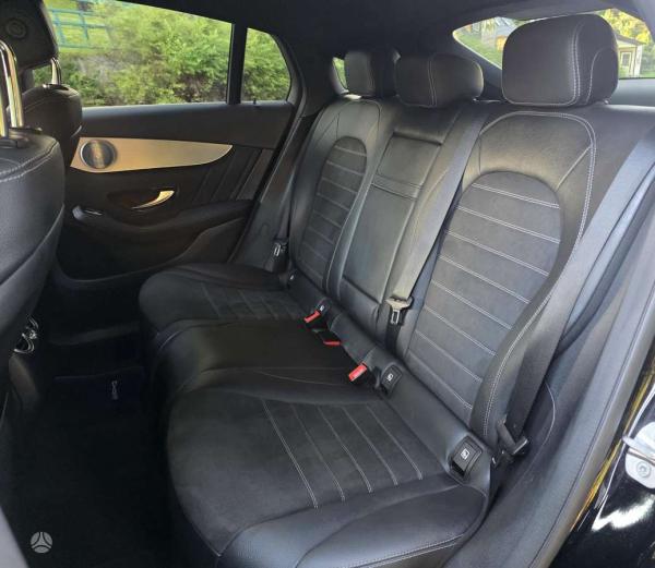 Black Mercedes-Benz GLC 220 2019 in Utena, with an engine capacity of 1.95 L and mileage of 159 thousand km for 28700 €, photo 10 on AUTOMOTO.COM.LV